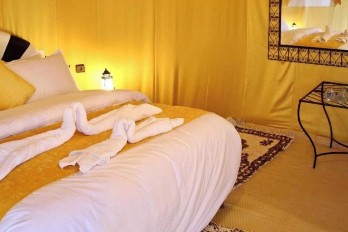 Quarto Individual de Luxo, vista deserto | Secretária adequada para computadores portáteis, Wi-fi grátis