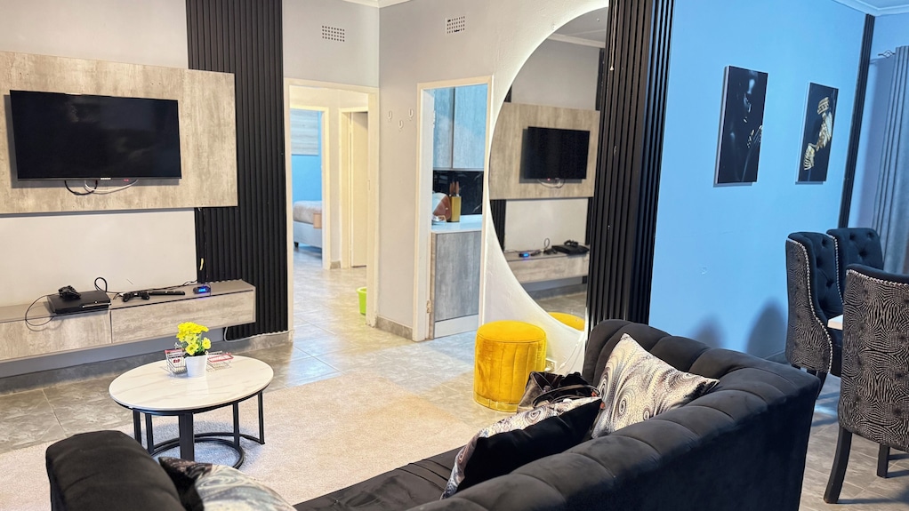 Stylish And Cozy Home In Harare . Private And Affordable- Perfect Getaway - Harare