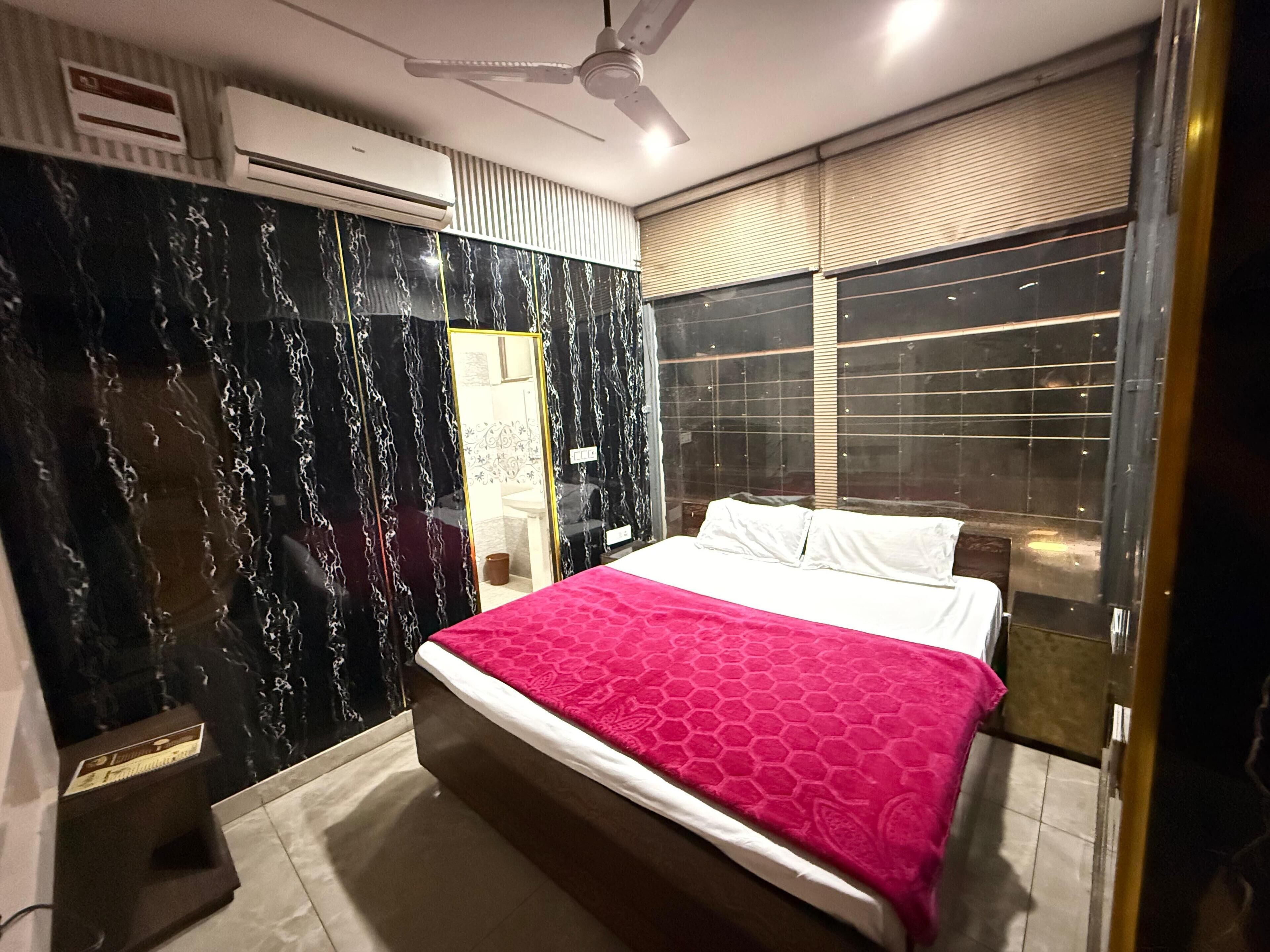 Quarto executivo | Wi-Fi de cortesia, roupa de cama