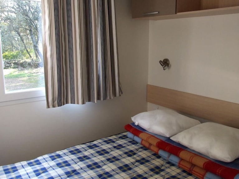 Cozy Mobile Home With Terrace, 2 Bedrooms - Calvisson