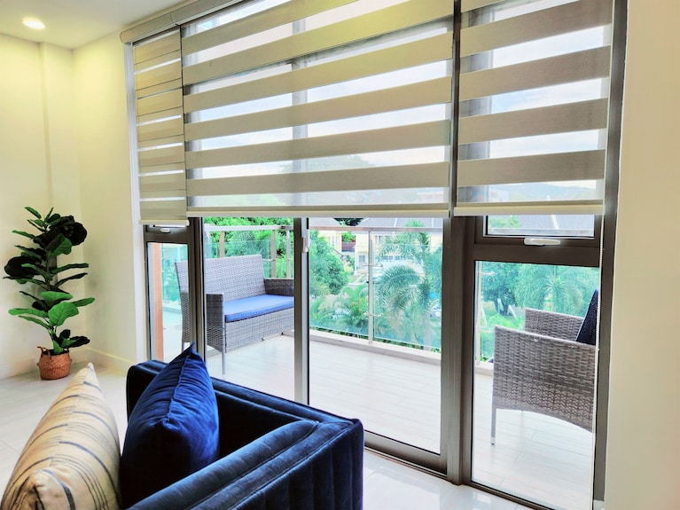 24/7 Secured 3b/r W/pool @ Lux Echelon Escape - Kingston