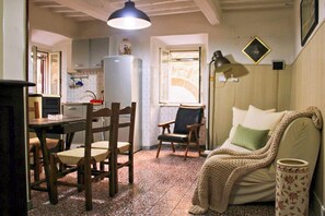 Apartamento, vista para a cidade | Área de estar