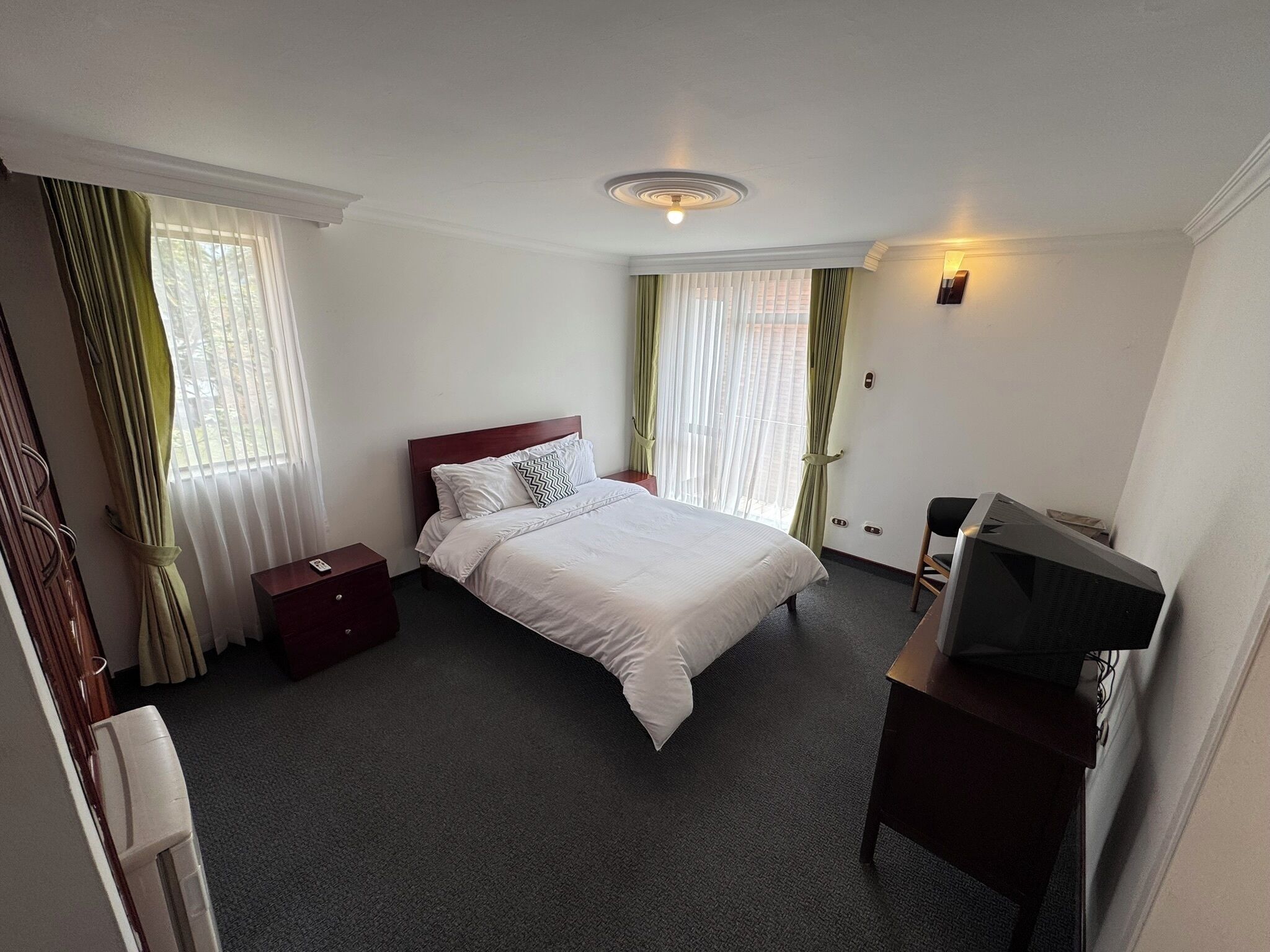 Quarto casal standard, sacada, vista para o jardim