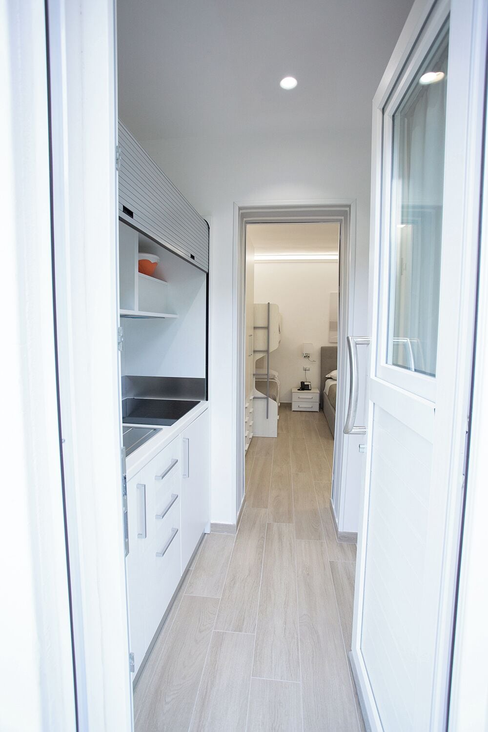 Quarto Familiar, kitchenette | Minibar, cofre no quarto, cortinas/cortinados opacos, Wi-fi grátis 