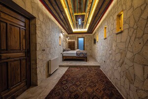 Quarto Duplo Deluxe, vista para o jardim | Roupa de alta qualidade, secretária