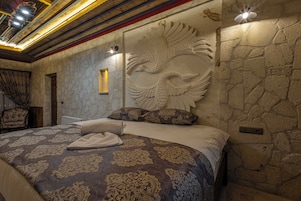 Quarto Duplo Deluxe, vista para o jardim | Roupa de alta qualidade, secretária