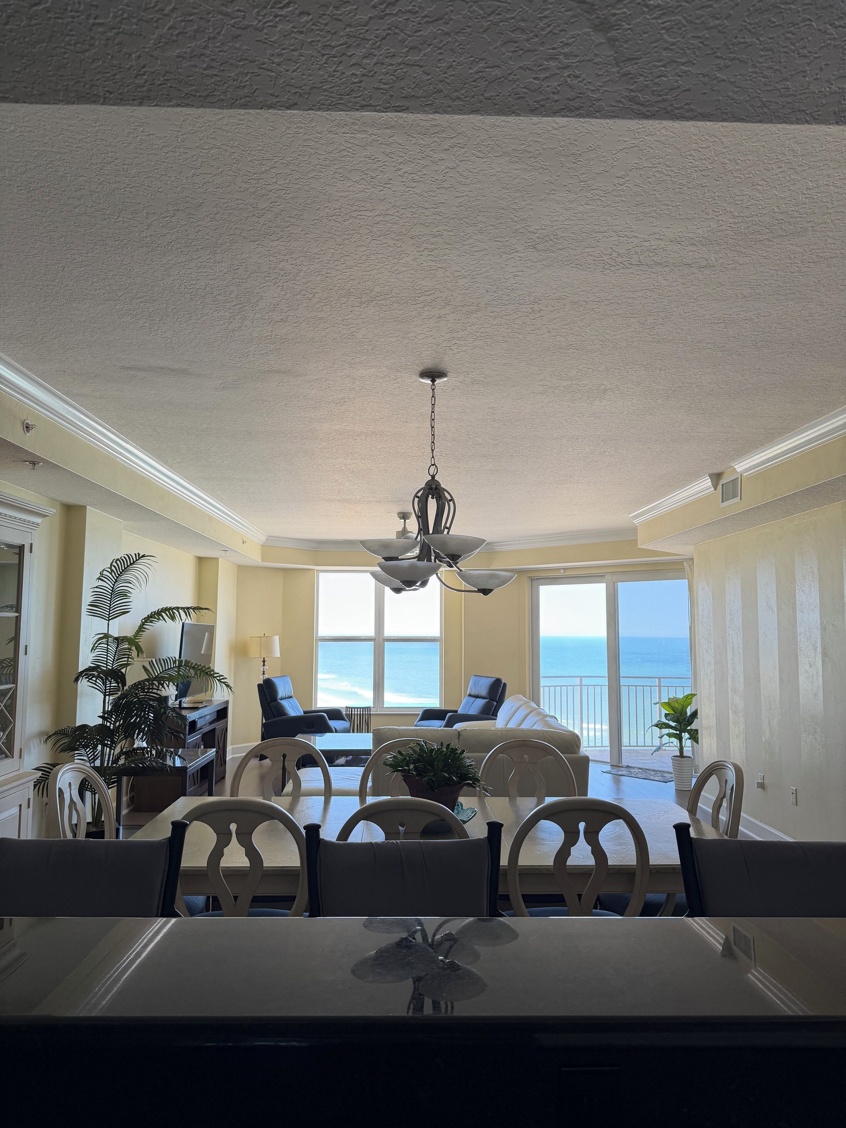 Oceanfront Escape Beach Pool Resort - Ormond Beach, FL