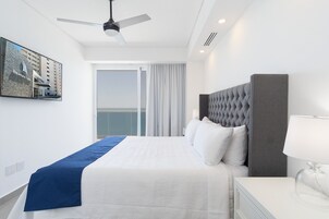 Apartamento, 1 cama King e sofá-cama, sacada (Encantame Towers Velero 1703) | 1 quarto, individualmente decorados, individualmente mobiliados