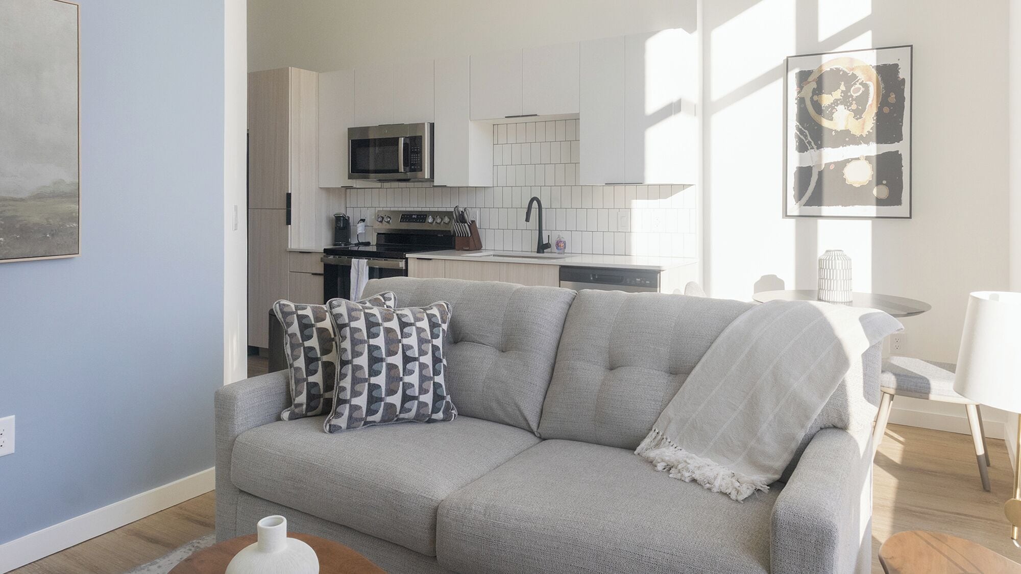 Estúdio (0 Bedroom) | Área de estar | Smart TV 50 polegadas com canais digitais, pebolim