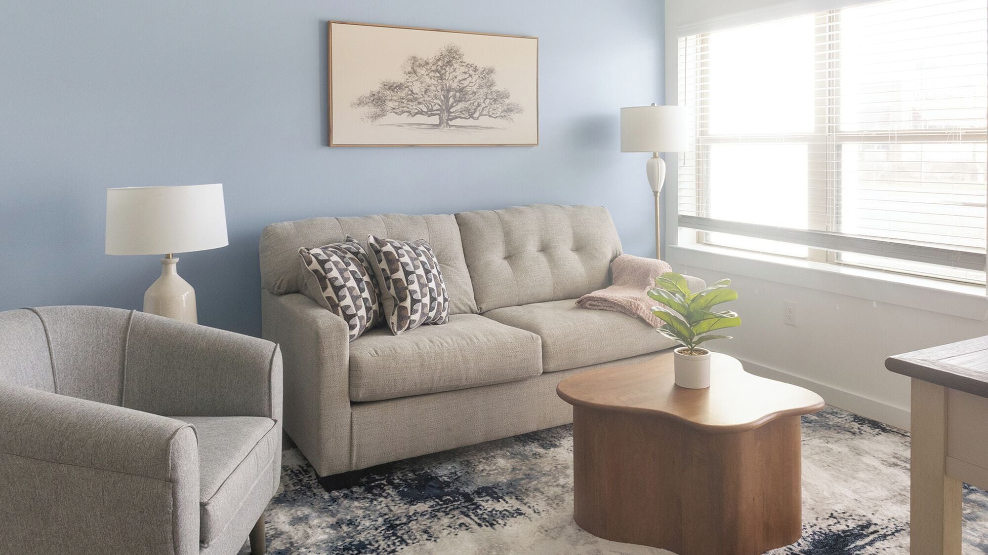 Apartamento (1 Bedroom) | Área de estar | Smart TV 50 polegadas com canais digitais, pebolim