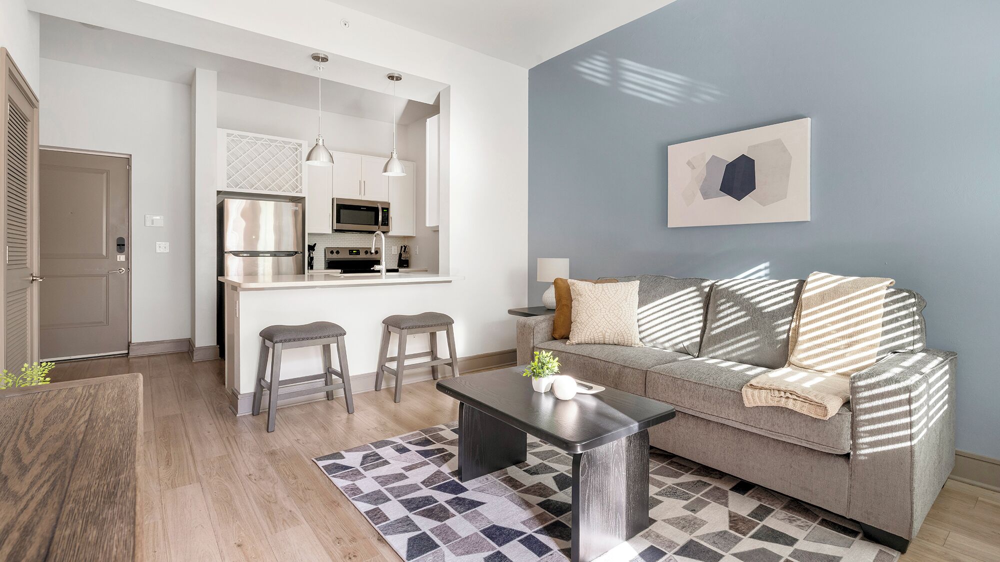 Apartamento (1 Bedroom) | Sala de estar | Televisor de 50 polegadas com canais digitais 