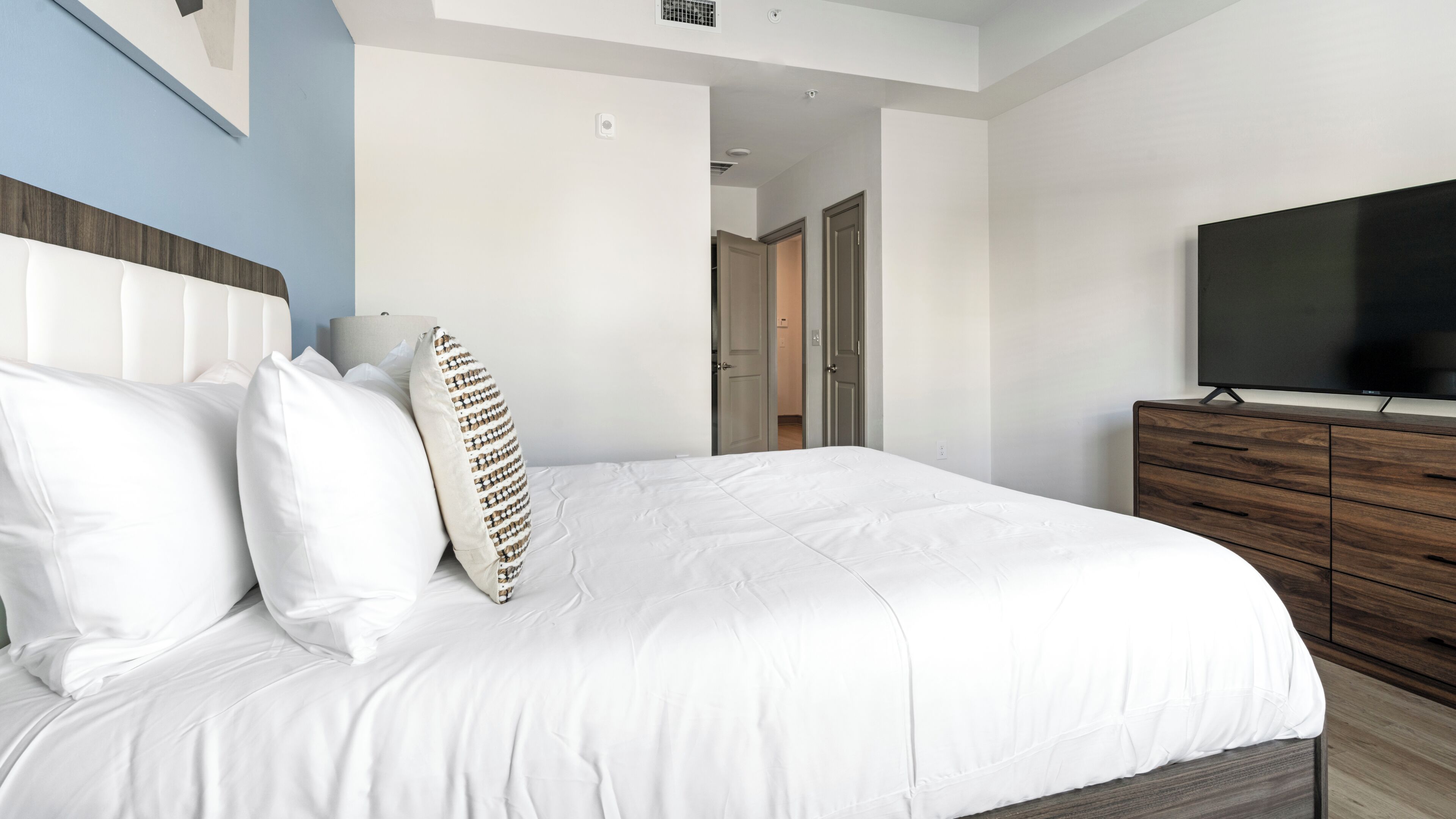 Apartamento (2 Bedrooms) | 1 quarto, com decoração personalizada, com mobília individualizada 