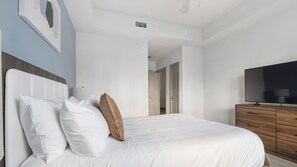 Apartamento (2 Bedrooms) | 1 quarto, com decoração personalizada, com mobília individualizada 
