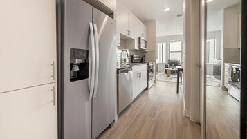 Estúdio (0 Bedroom) | Cozinha privada | Um frigorífico, uma cafeteira/bule 