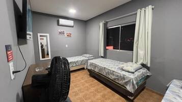 Quarto triplo família, vista para a cidade | Wi-Fi de cortesia