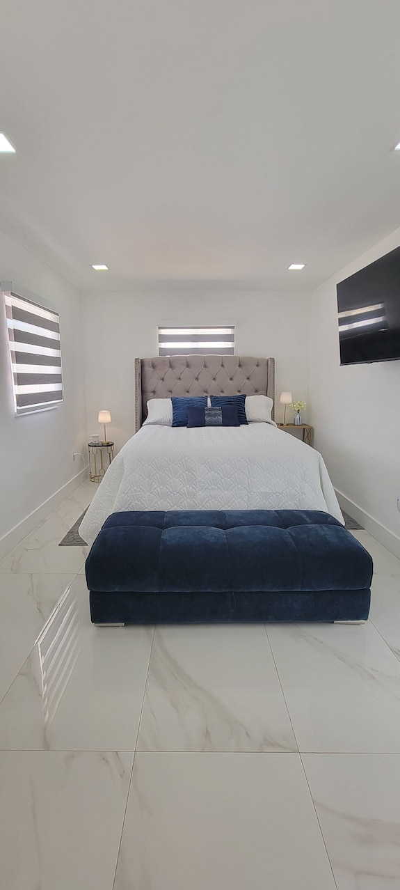 Cozy And Modern 1-bedroom 1 Bath Studio Close To Hard Rock Stadium And Beaches. - Miami Gardens, FL