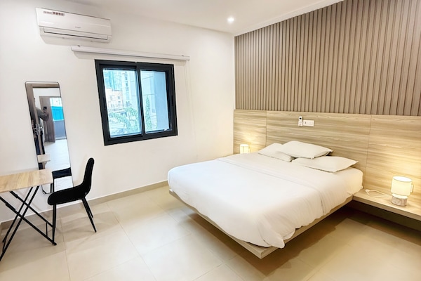 Apartamento Básico | Cofre no quarto, quartos insonorizados, ferro/tábua de engomar