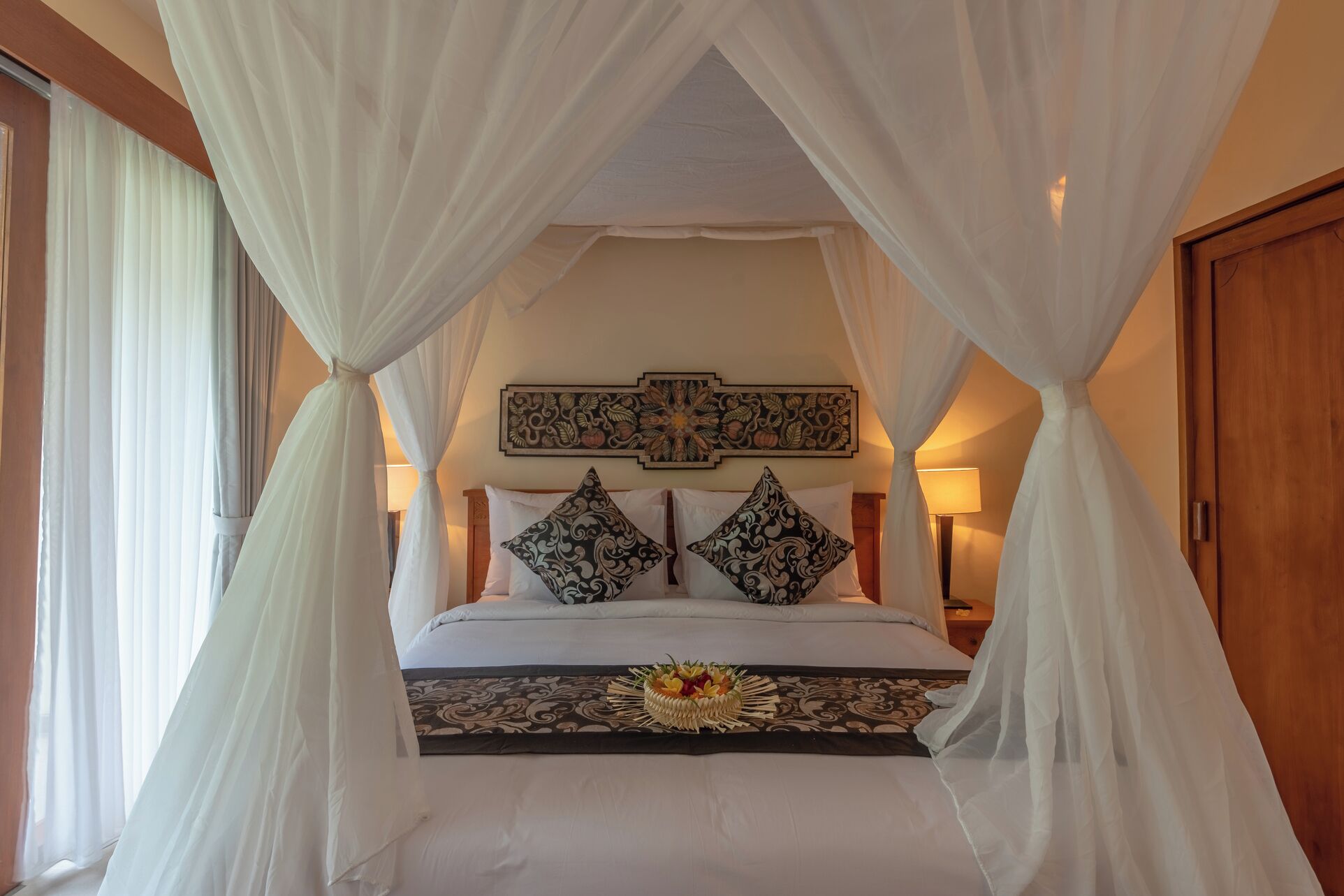 Quarto Deluxe, varanda, vista para o jardim | Camas de colchão Select Comfort, cofre no quarto, secretária 