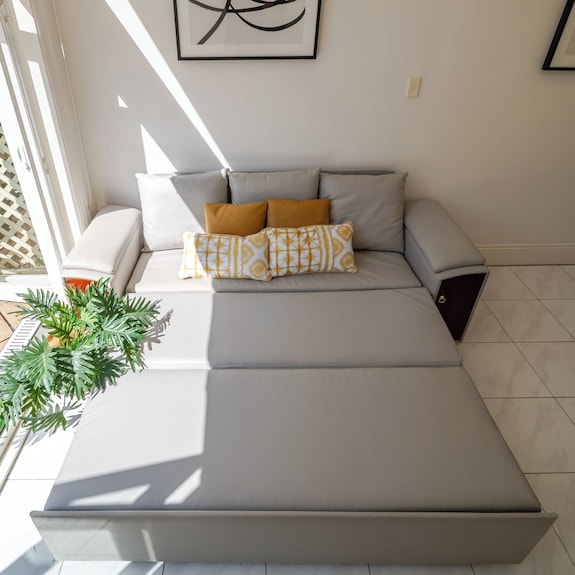 Classy. 2br. Well Furnished. Outdoor Area. - Moore Park