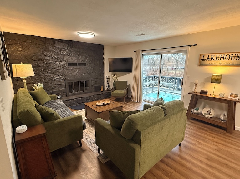 Honeycreek Hideaway Lakefront Hot Tub Retreat Near Boat Ramp On Grand Lake Ok! - グローブ, OK