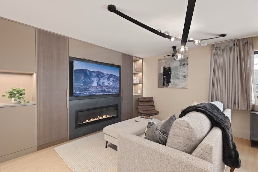 Aspen Designer Ski-in Steps To Lift 1a | The Aspen Edit - アスペン, CO