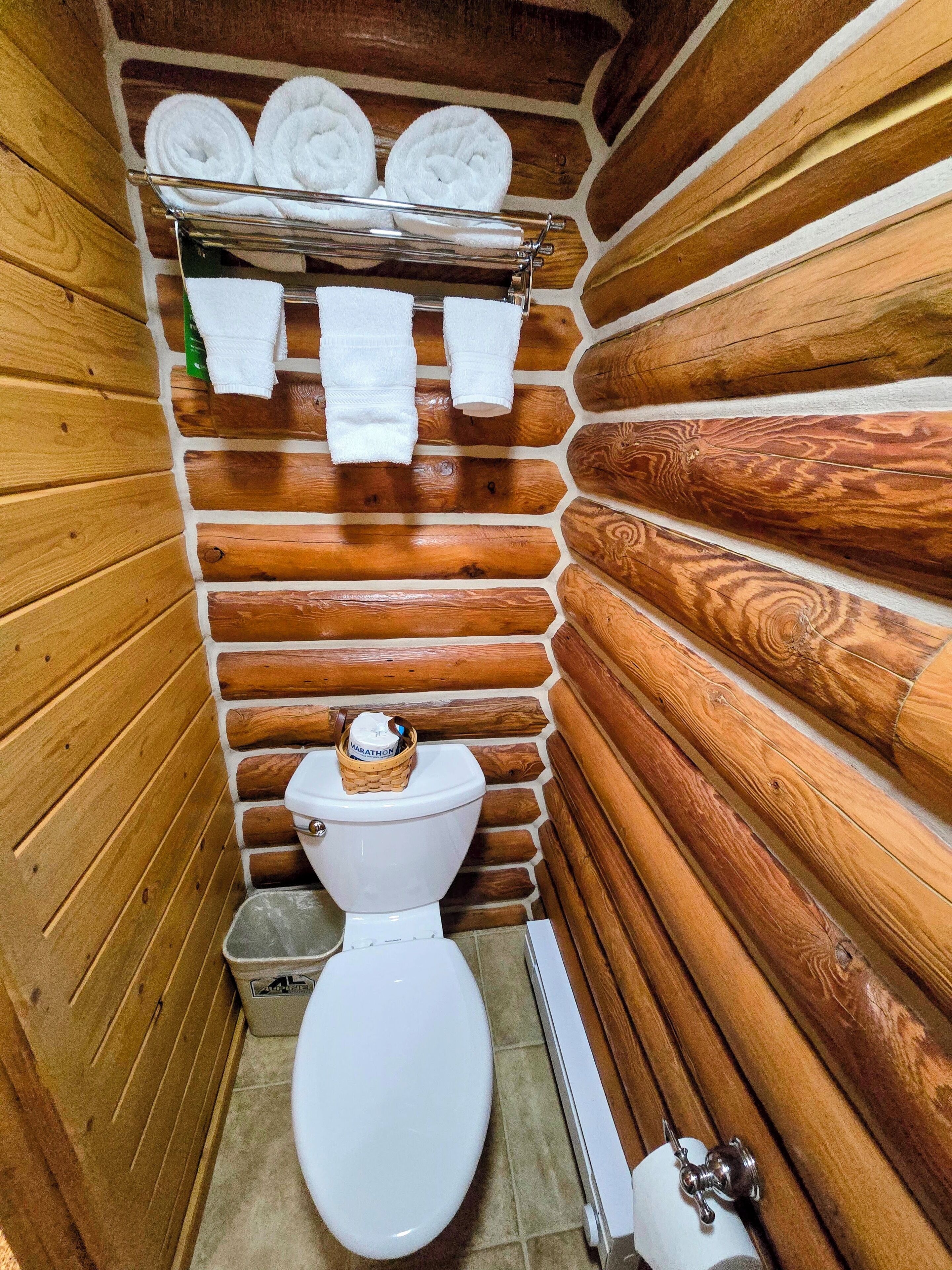 Alpine Lodge - Queen Room 2 - Red Lodge, MT