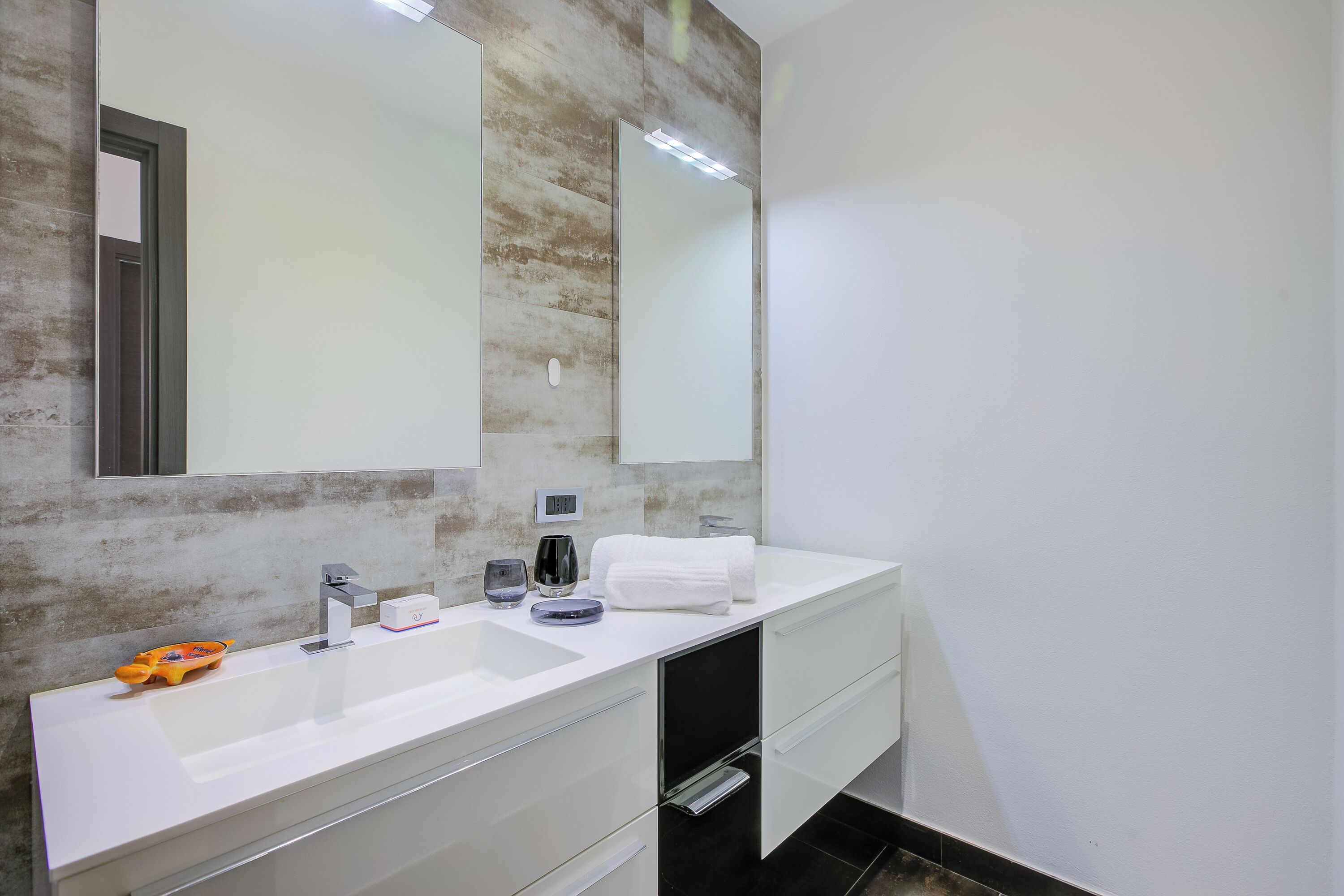 Apartamento Familiar, 2 quartos, varanda (Asia Apartment: 2BR in Laveno Center) | Interior