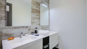Apartamento Familiar, 2 quartos, varanda (Asia Apartment: 2BR in Laveno Center) | Interior