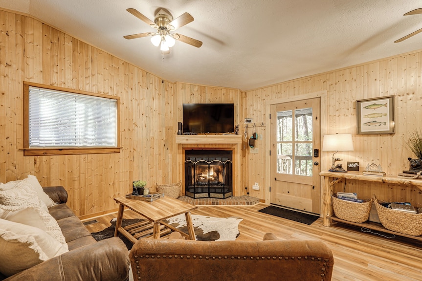 5 Mi To Helen: Woodsy Oasis W/ Hot Tub & Fire Pit! - Helen, GA