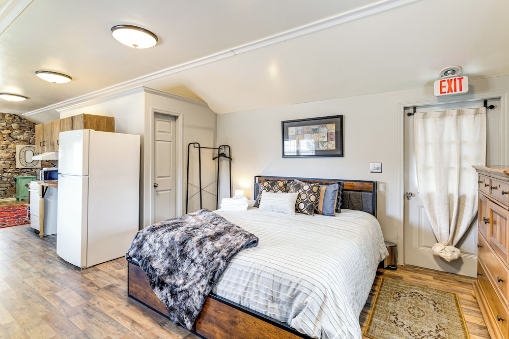 6 Mi to Clift Farm! Pet-Friendly Guesthouse - Huntsville | Vrbo