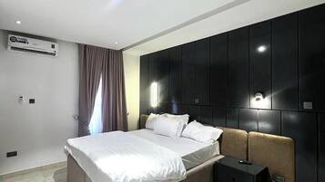 Quarto júnior, sacada, vista para a cidade