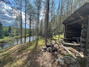 Cabine, vários quartos, varanda | Terrenos do alojamento