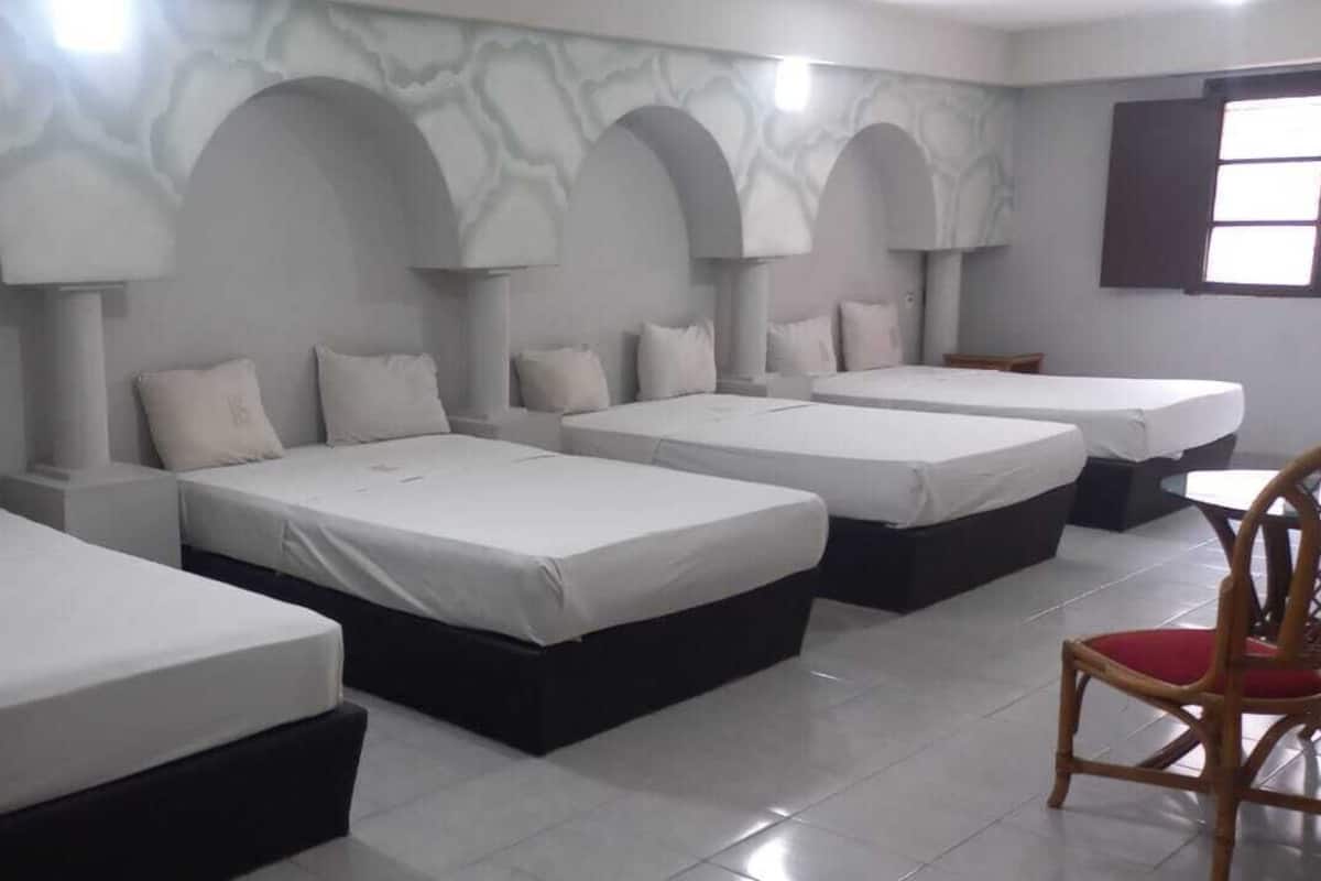 Quarto Familiar, várias camas | Secretária, quartos insonorizados, Wi-fi grátis