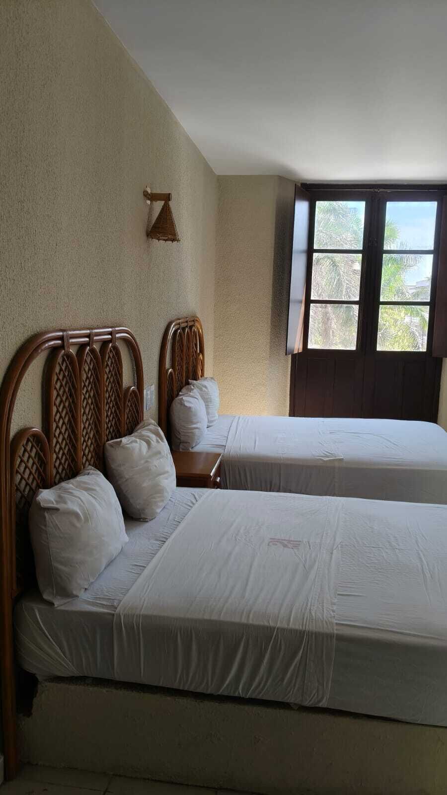 Quarto Familiar, 2 camas queen-size | Secretária, quartos insonorizados, Wi-fi grátis 