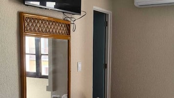 Quarto Standard | Secretária, quartos insonorizados, Wi-fi grátis