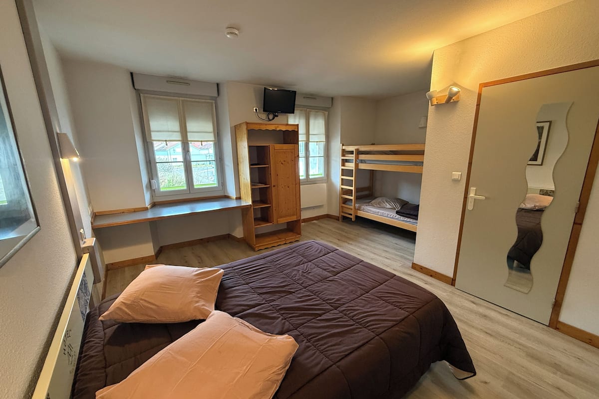 Quarto quádruplo | Quartos à prova de som, roupa de cama