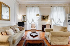 Apartamento, 1 quarto, não fumadores | Sala de estar | TV de ecrã plano 