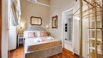 Apartamento, 1 quarto, não fumadores | Edredões de penas, ferro/tábua de engomar