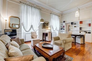 Apartamento, 1 quarto, não fumadores | Sala de estar | TV de ecrã plano 