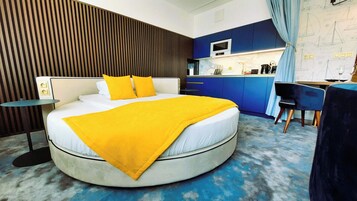 (309) Two-Floor Apartment with Private Hot Tub | Secretária, secretária adequada para computadores portáteis