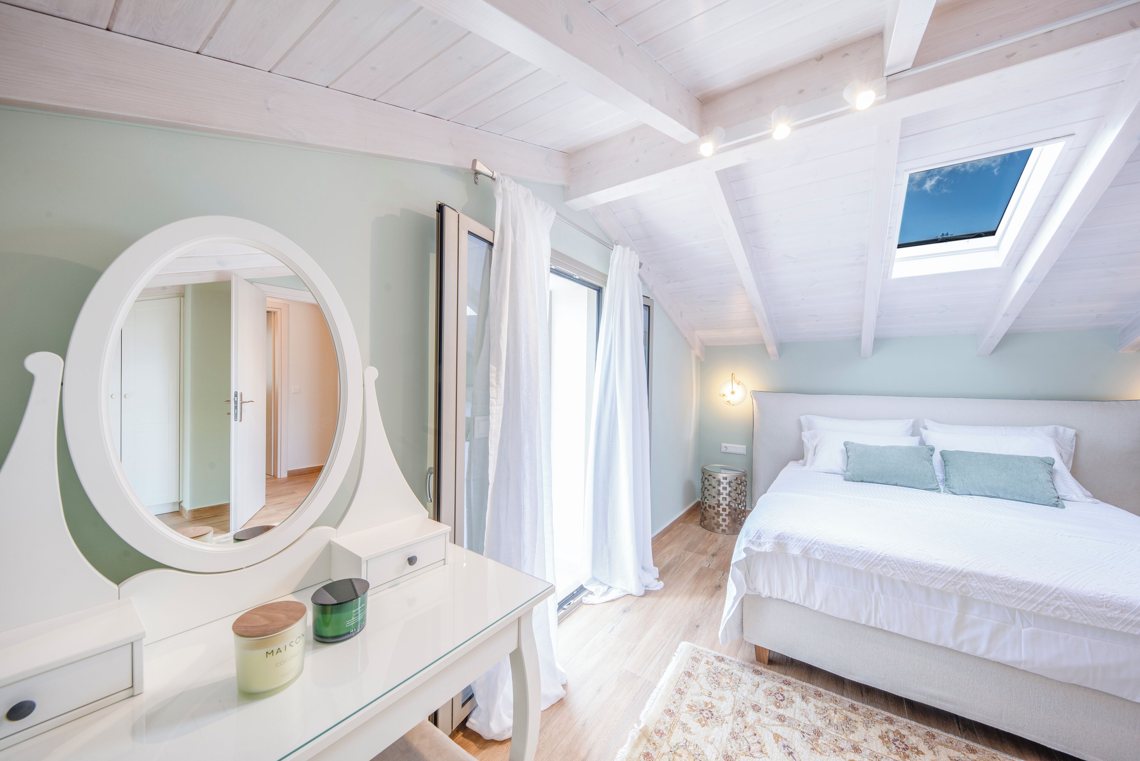 Vila, vista para a piscina | Ferros/tábuas de passar roupa, Wi-Fi de cortesia