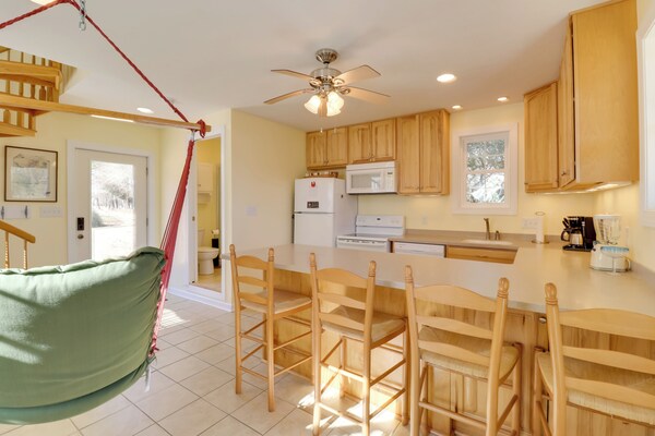 Rooftop Chesapeake Bay Views! Waterfront Retreat - 約克鎮