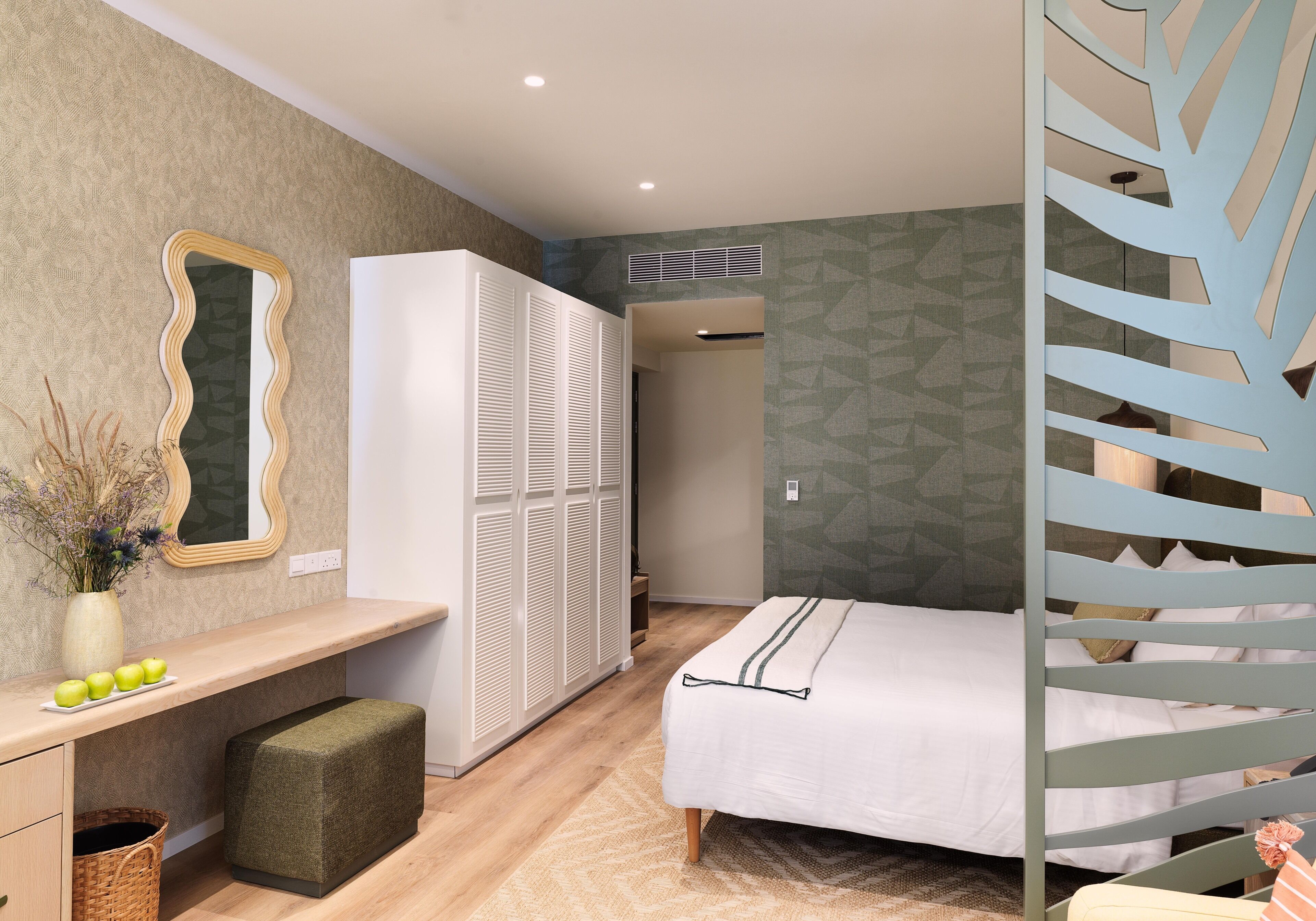 Junior Suite with Terrace | Frigobar (abastecido com alguns itens grátis), cofres nos quartos