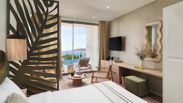 One Bedroom Swim-Up Suite Sea View | Frigobar (abastecido com alguns itens grátis), cofres nos quartos
