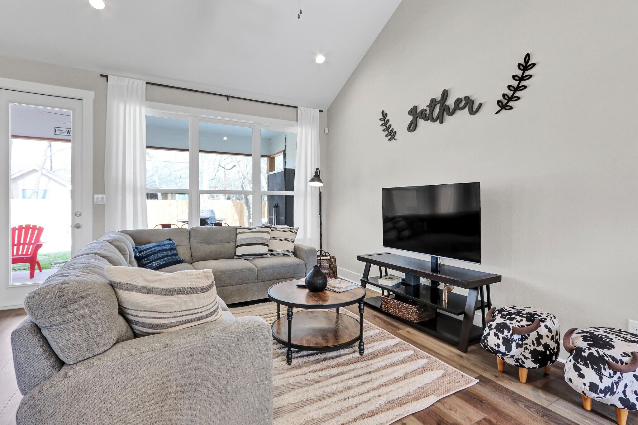 Dual Homes Near Canyon Lake | 2 Hot Tubs, Firepits & Fenced Yards - Canyon Lake, TX