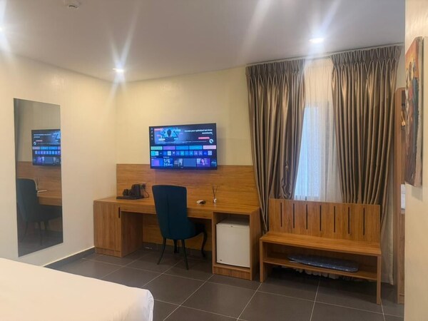 C & C Luxury Suites - Lagos, Nigeria