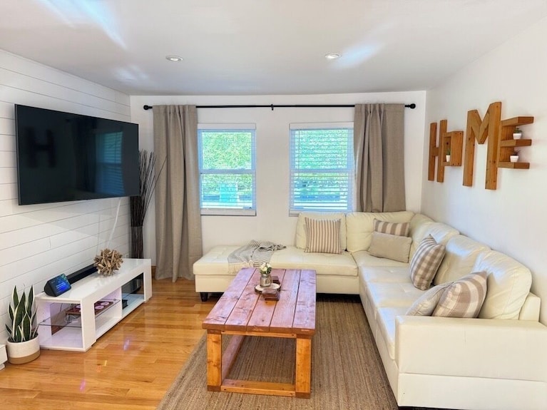 Cozy Farmhouse In The Woods - Monticello, NY