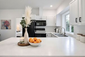 Casa | Cozinha privada | Um frigorífico, um micro-ondas, um forno, uma máquina de lavar louça 