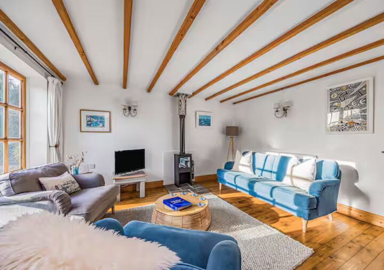Charming Family Stables Conversion - Pass The Keys - Emsworth