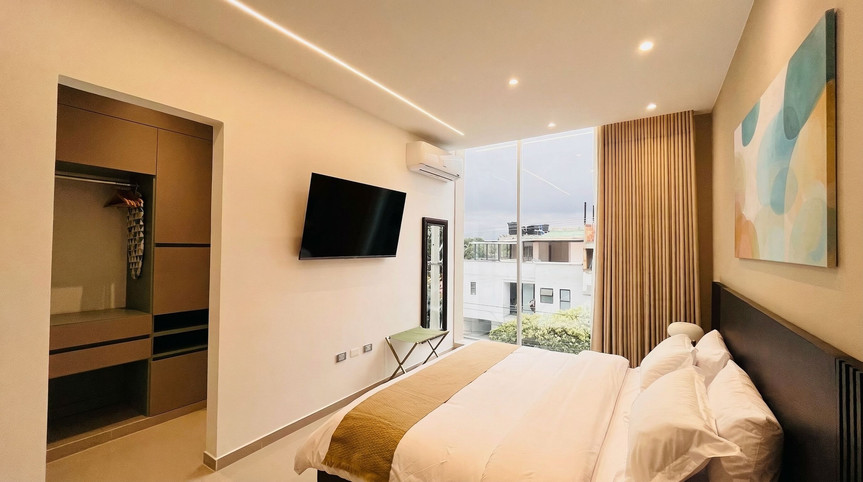 Quarto luxo | Cofres nos quartos, escrivaninha, espaço de trabalho para notebook